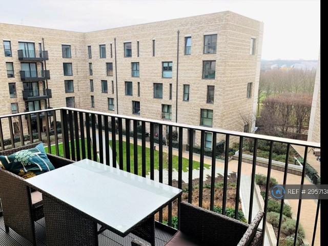 Kingfisher Heights, London, E16 1 bed flat to rent £1,800 pcm £415 pw