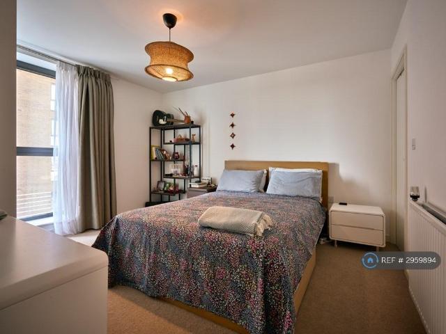 Kingfisher Heights, London, E16 2 bed flat to rent £2,600 pcm £600 pw