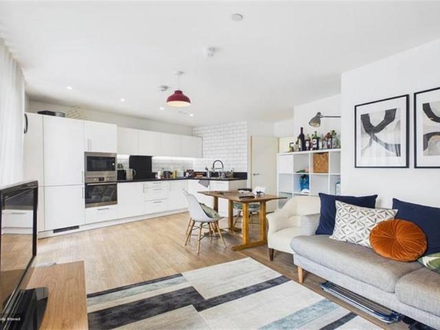Kingfisher Heights, Silvertown, E16 2 bed flat to rent £2,200 pcm £508 pw