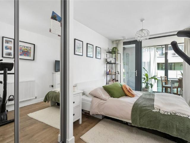 Kingfisher Heights, Waterside Way. 1 bed apartment to rent £1,700 pcm £392 pw