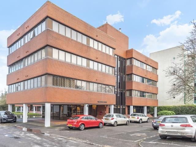 Kingfisher House, Aylesbury HP21, 1 bed flat to rent, £1,000 pcm | PrimeLocation