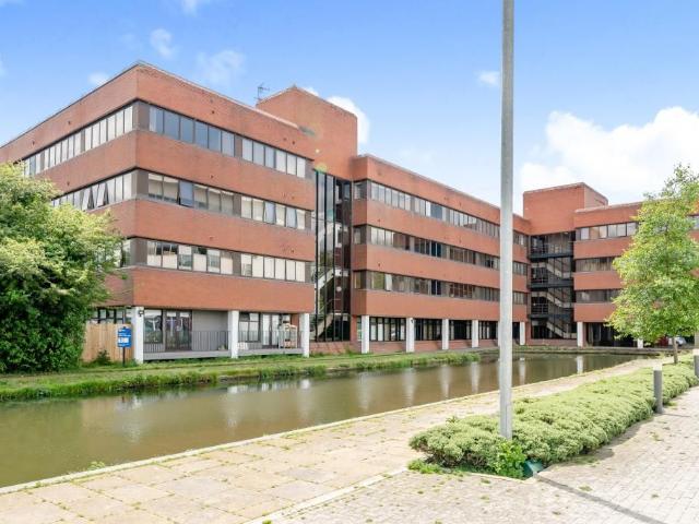 Kingfisher House, Aylesbury HP21, 1 bed flat to rent, £1,100 pcm | PrimeLocation