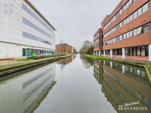 Kingfisher House, Theatre Distict HP21, 2 bed flat to rent, £1,250 pcm | PrimeLocation