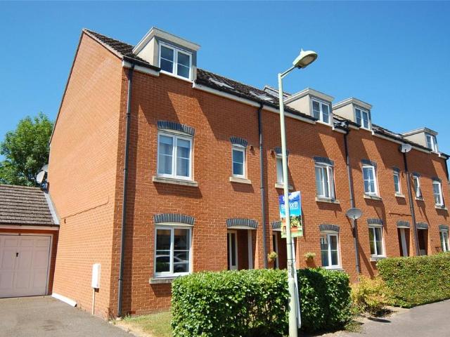 Kingfisher Way, Mildenhall, Bury St. 4 bed end of terrace house to rent £1,685 pcm £389 pw