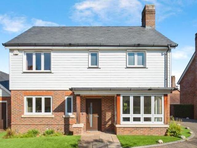Kingfishers, Fleet, 3 Bedroom Detached