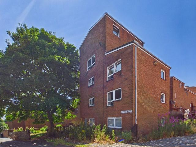 Kinghorne Court, Hilltown, Dundee DD3, 2 bed flat to rent, £750 pcm | PrimeLocation