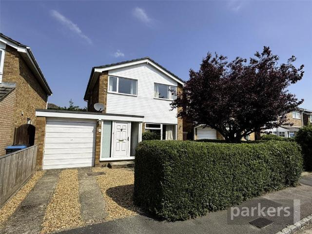 Kingham Drive, Carterton. 3 bed detached house to rent £1,550 pcm £358 pw
