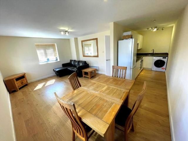 Kings Walk, Reading RG1, 2 bed flat to rent, £1,300 pcm | PrimeLocation