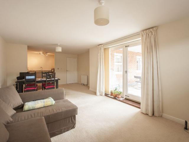 Kings Walk, Wantage OX12, 2 bed flat to rent, £1,350 pcm | PrimeLocation