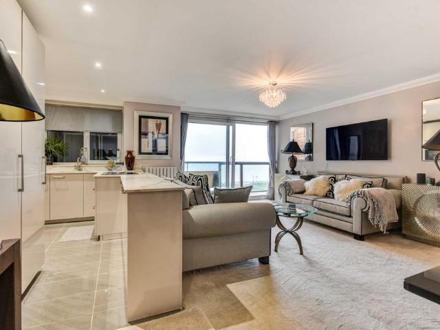 Kings Way Court, Hove 2 bed flat to rent £2,750 pcm £635 pw