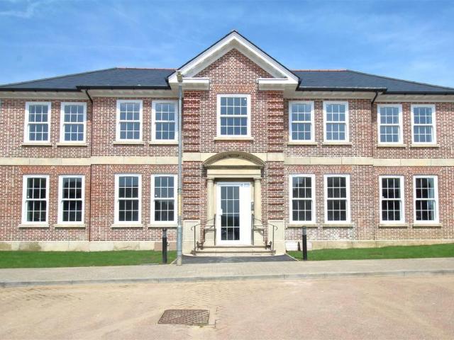 Kings Avenue, Ashford TN23 2 bed apartment to rent £1,375 pcm £317 pw