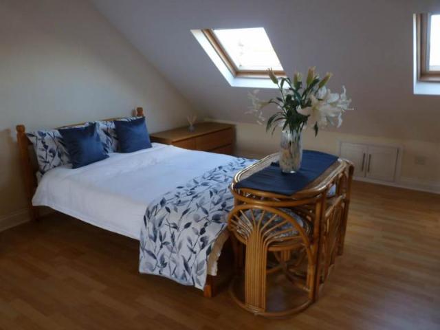 Kings Avenue Greenford UB6 9DD. Studio to rent £1,050 pcm £242 pw