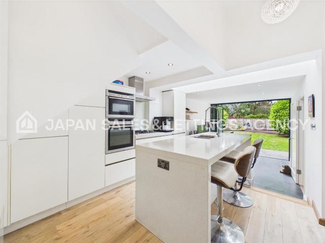 Kings Avenue, Ealing W5, 2 bed flat to rent, £3,500 pcm | PrimeLocation
