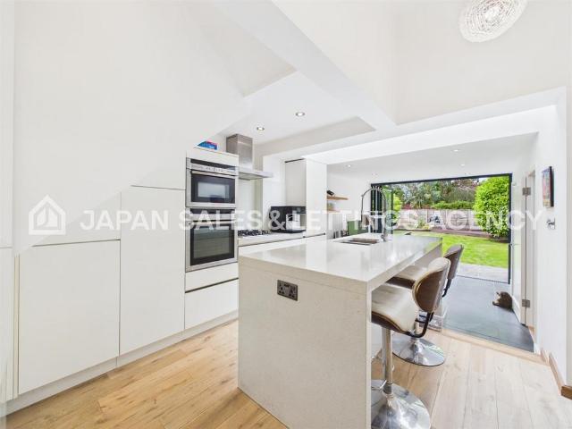 Kings Avenue, Ealing 2 bed flat to rent £3,250 pcm £750 pw