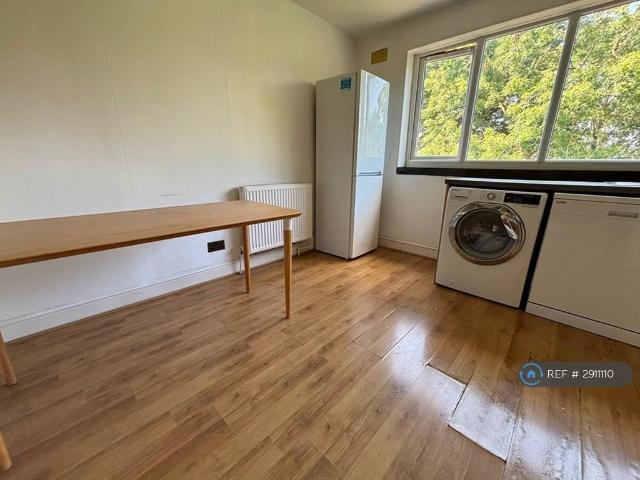 Kings Avenue, London, N10 3 bed flat to rent £2,700 pcm £623 pw