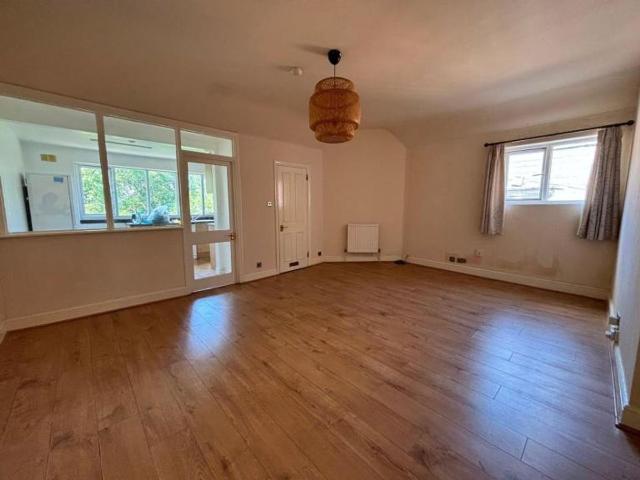 Kings Avenue, London N10, 3 bed flat to rent, £2,900 pcm | PrimeLocation