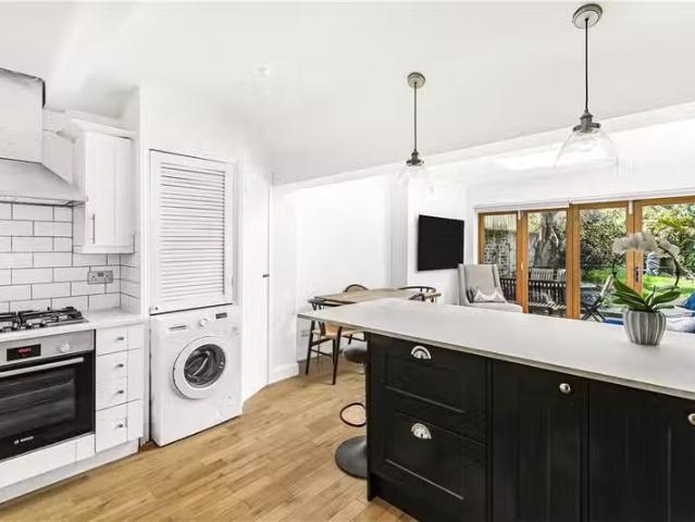 Kings Avenue, London, SW4 8BD