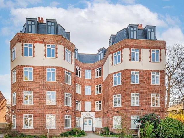 Kings Avenue, London SW4 2 bed flat to rent £2,400 pcm £554 pw