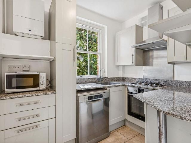 Kings Avenue, London SW4, 2 bed flat to rent, £2,700 pcm | PrimeLocation