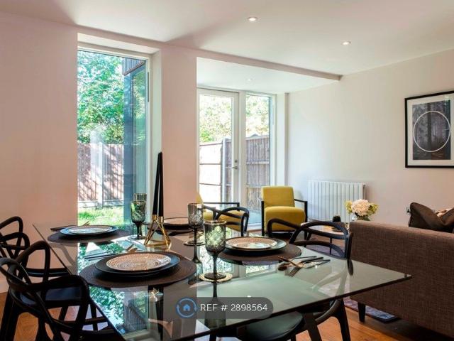 Kings Avenue, London SW4, 3 bed semi detached house to rent, £4,000 pcm | PrimeLocation