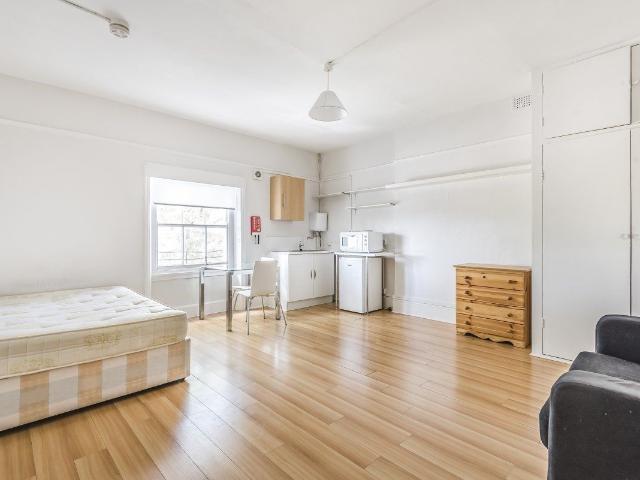 Kings Avenue, London SW4, Studio to rent, £1,200 pcm | PrimeLocation