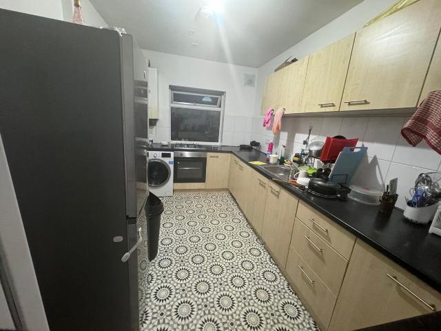 Kings Avenue, Leeds LS6, 3 bed semi detached house to rent, £425 pcm | PrimeLocation