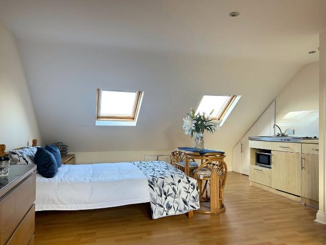Kings Avenue, Middlesex UB6, Studio to rent, £1,600 pcm | PrimeLocation
