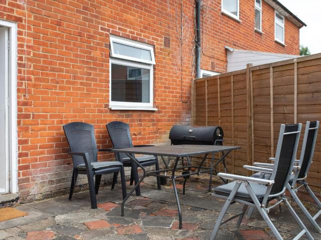 Kings Avenue, Stanmore, Winchester SO22, 4 bed shared accommodation to rent, £2,300 pcm | PrimeLocation