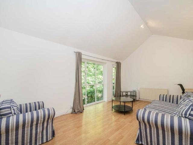 Kings Avenue, SW4, London