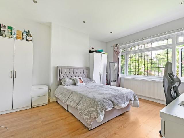 Kings Avenue, SW12, London
