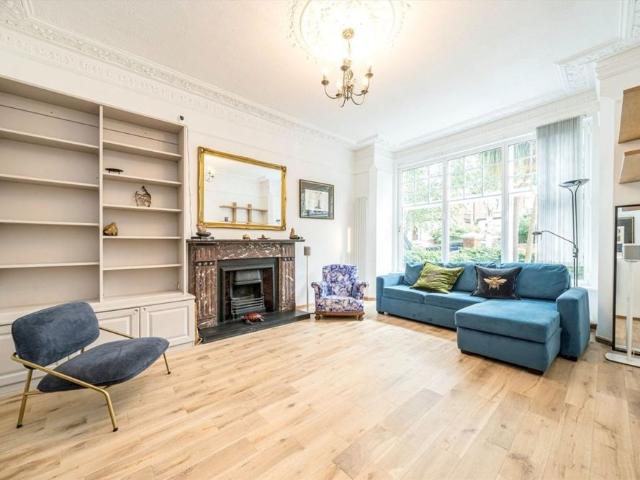 Kings Avenue, W5, London