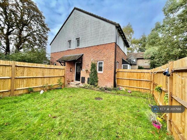 Kings Chase, East Molesey, KT8 2 bed end of terrace house to rent £1,799 pcm £415 pw