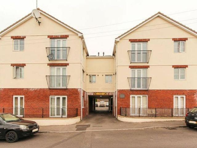 Kings Court, Yeovil BA21, 2 bed flat to rent, £975 pcm | PrimeLocation