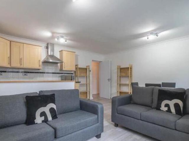 Kings Court, Bridge Street, 2 Bedroom Apartment