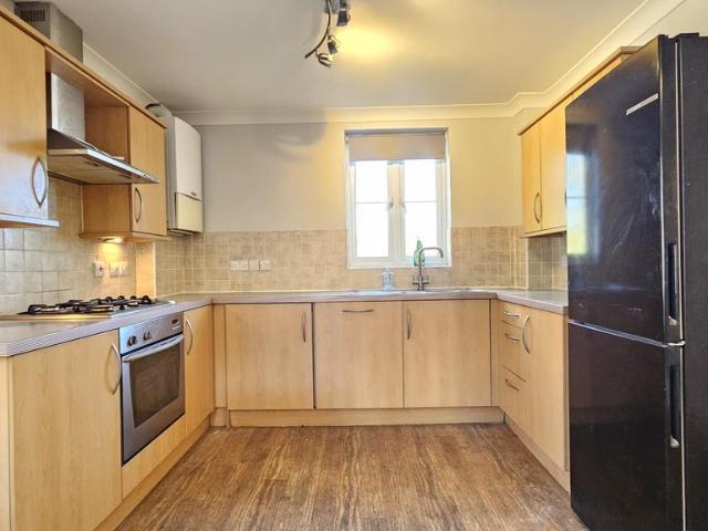 Kings Court, Dartford, DA1 2 bed flat to rent £1,600 pcm £369 pw