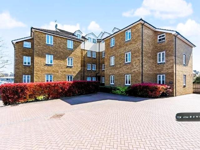 Kings Court, Dartford, DA1 2 bed flat to rent £1,600 pcm £369 pw