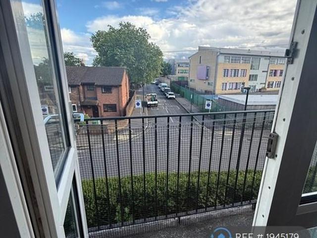 Kings Court, London, E13 1 bed flat to rent £1,600 pcm £369 pw