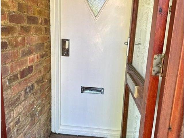 Kings Court, London E13, 1 bed flat to rent, £1,650 pcm | PrimeLocation