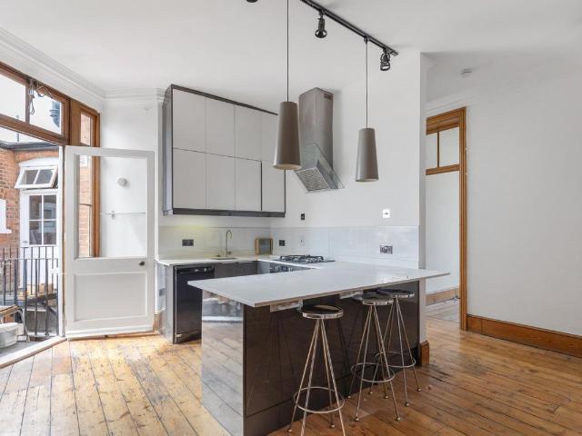 Kings Court Mansions, 721 Fulham Road SW6, 2 bed flat to rent, £3,300 pcm | PrimeLocation
