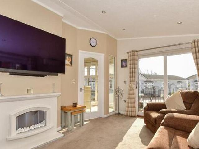 Kings Close, Pilgrims Retreat, 2 Bedroom Park