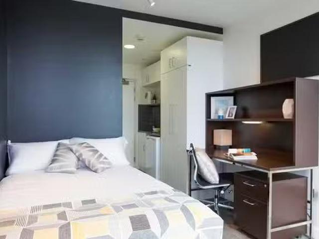 King's Cross Residence Bronze Studio Mid Level