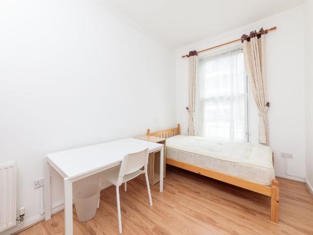 Kings Cross Road, Kings Cross WC1X, Room to rent, £1,000 pcm | PrimeLocation