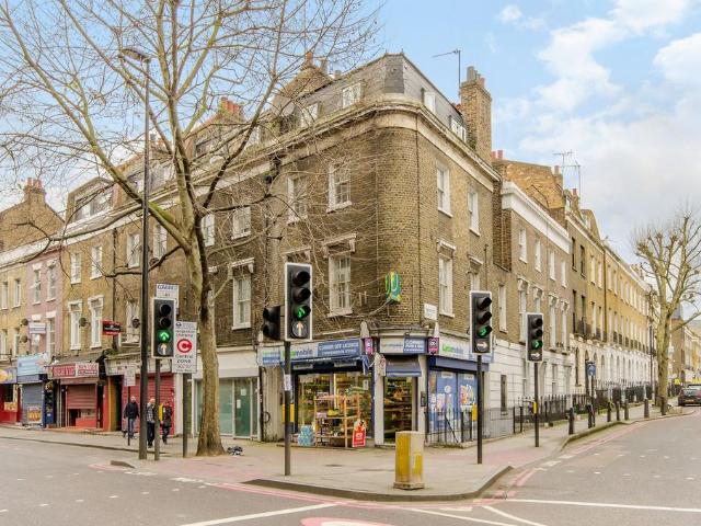 Kings Cross Road, King's Cross. 2 bed flat to rent £2,500 pcm £577 pw