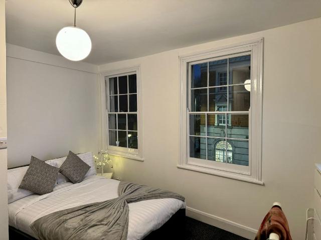 Kings Cross Road, London WC1X, 3 bed flat to rent, £5,900 pcm | PrimeLocation