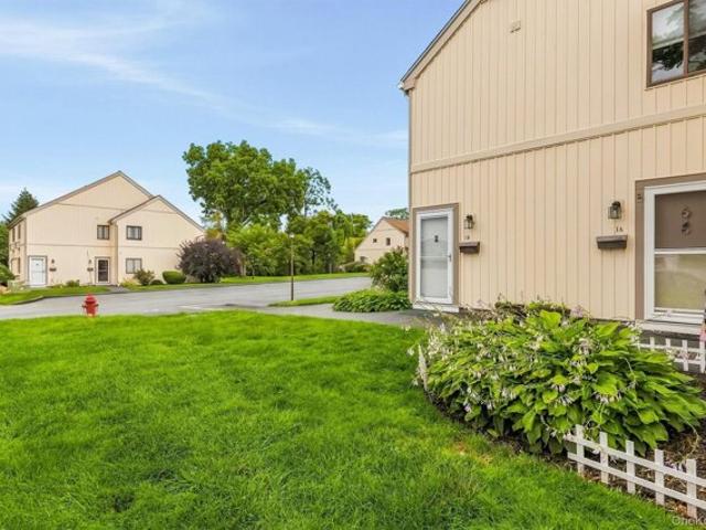 Kings Ct Apt A, Mohegan Lake, Property For Sale