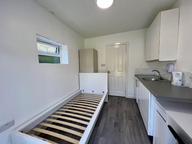 Kings Drive, Eastbourne BN21, Room to rent, £600 pcm | PrimeLocation
