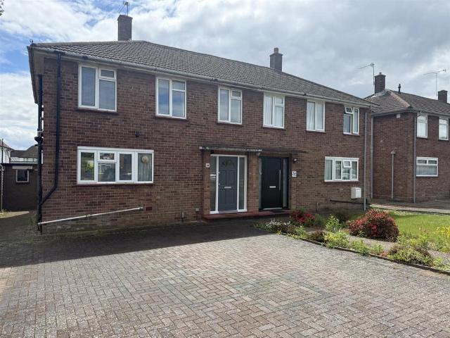 Kings Drive, Edgware HA8 3 bed semi detached house to rent £2,350 pcm £542 pw