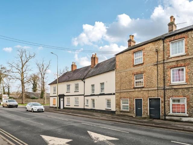 Kings End, Bicester OX26, 3 bed terraced house to rent, £1,600 pcm | PrimeLocation