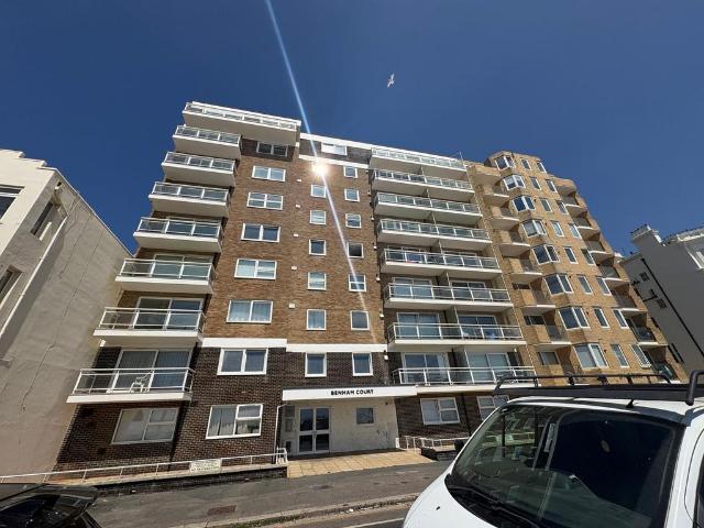 Kings Esplanade, Hove BN3 2 bed flat to rent £2,295 pcm £530 pw