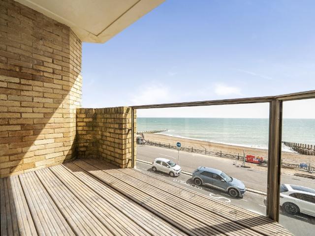 Kings Esplanade, Hove BN3, 2 bed flat to rent, £2,750 pcm | PrimeLocation